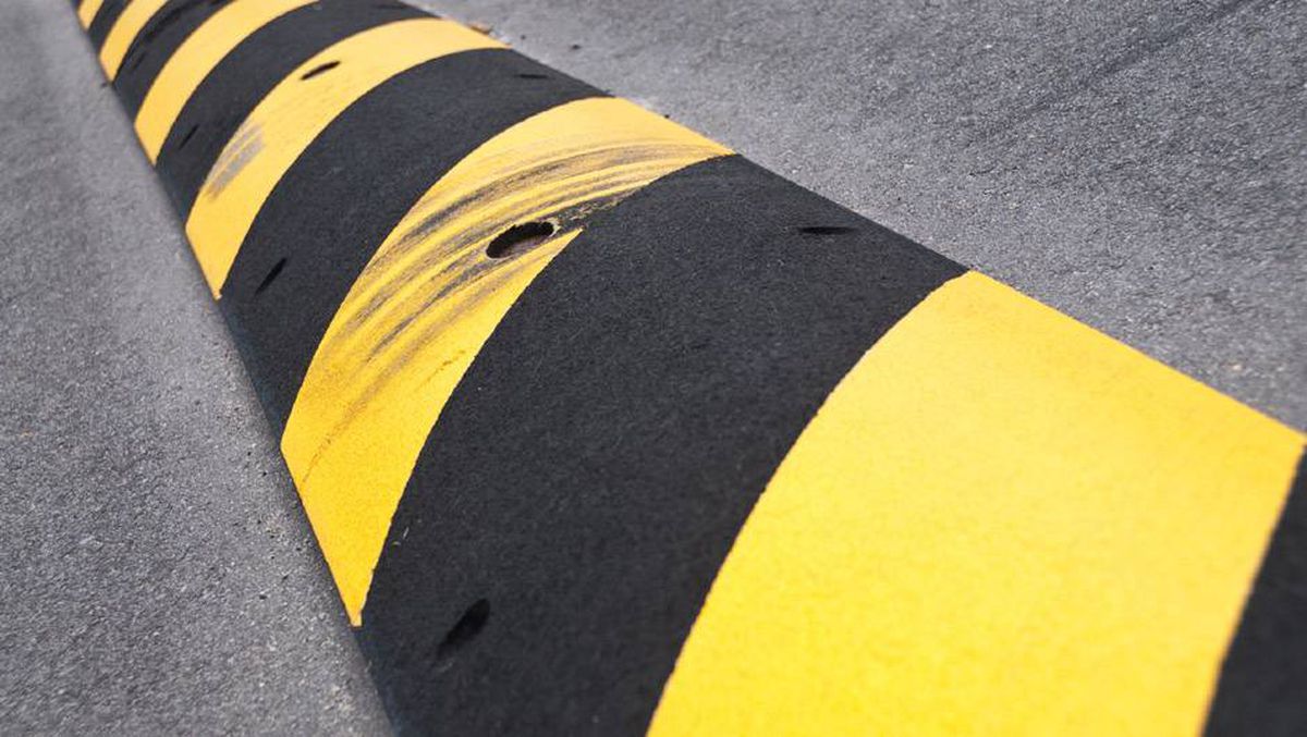 La diferencia entre los speed bumps vs speed humps | Albardón Noticias